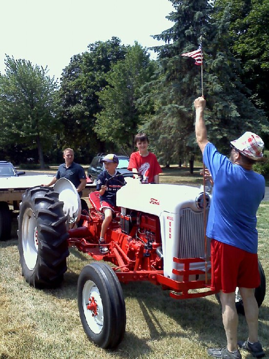 Ford 860 - Reviews, Photos, Prices, Specs - TractorByNet.com