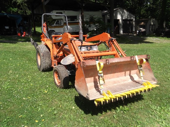 Ratchet Rake Ratchet Rake Photo Gallery - TractorByNet.com